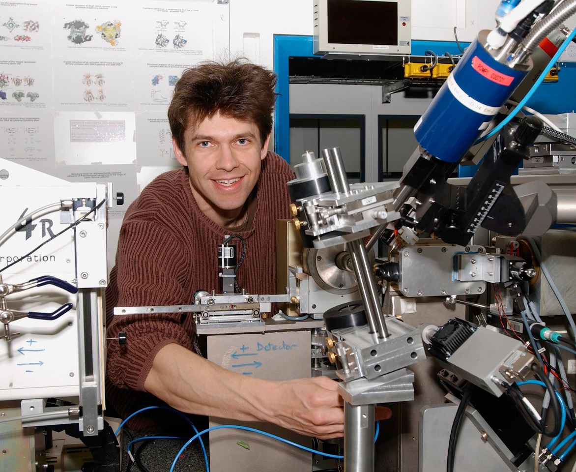 Raimond Ravelli – Alumni relations