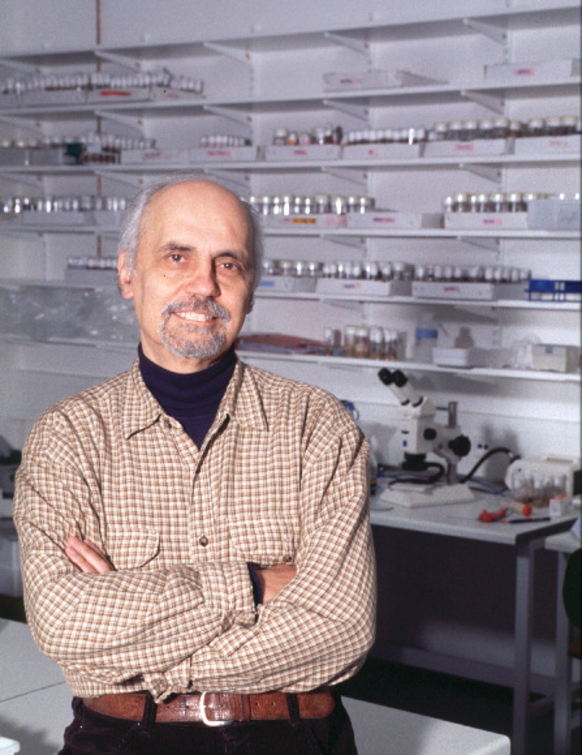 Fotis Kafatos in his EMBL Laboratory in 1998. Photo credit: EMBL Photolab Image Library