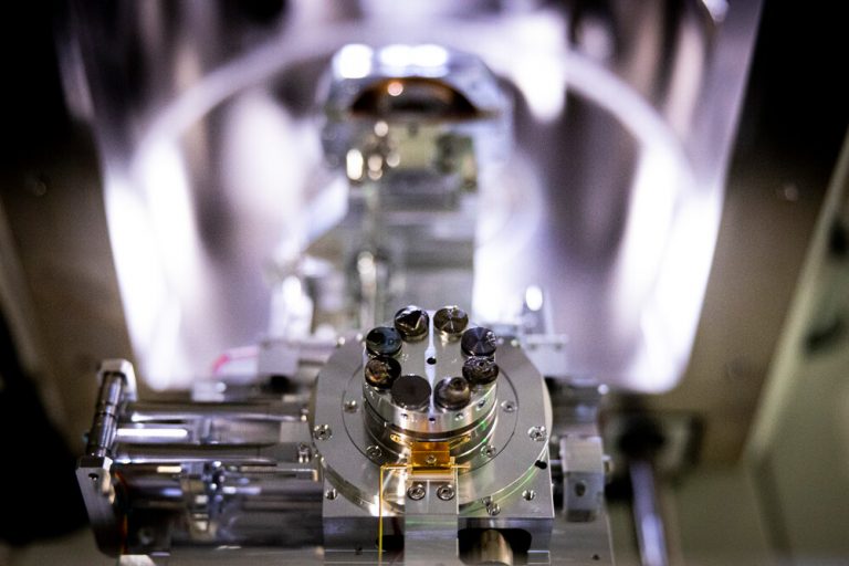 Electron Microscopy Core Facility – The facility provides advanced expertise in electron ...